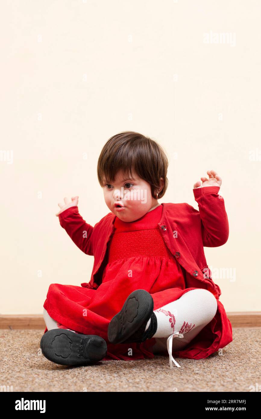 Enfant trisomique Banque de photographies et d’images à haute ...