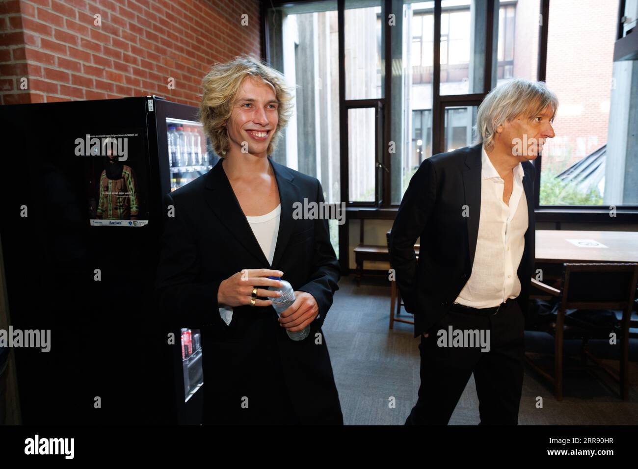 YouTuber Acid (Nathan Vandergunst) et l'avocat Walter Van Steenbrugge ...