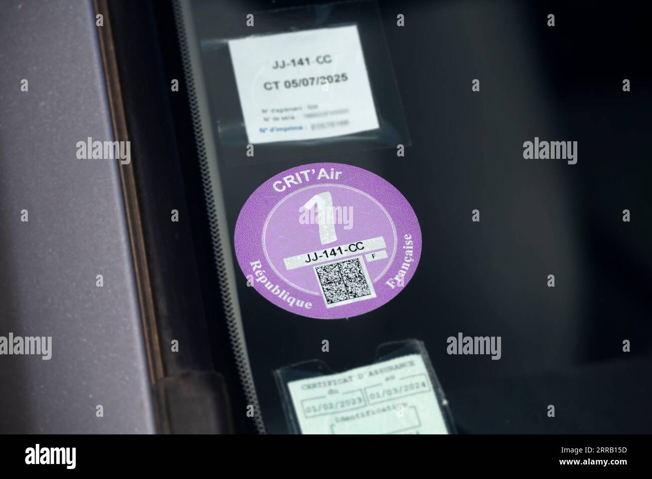 Autocollant crit'Air affichant la cote « crit'Air 1 ». Ce panneau est ...