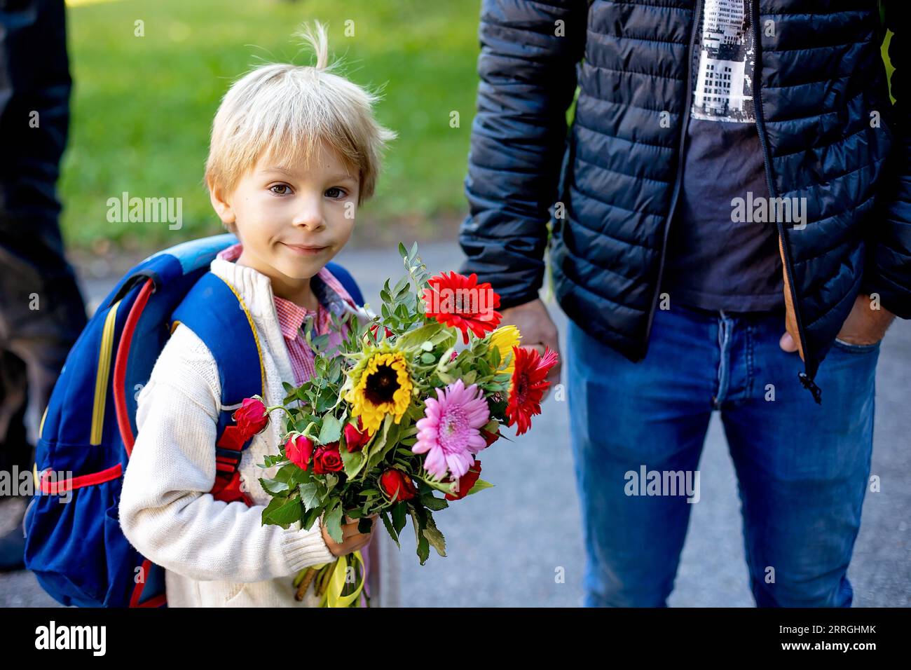 Premier jour à l'école pour une première année, enfant commençant l ...