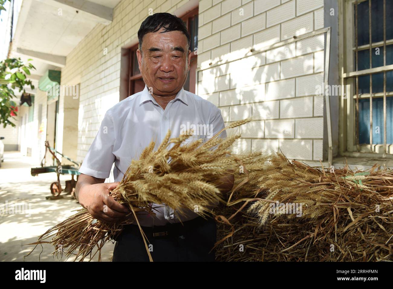 220629 -- FUYANG, le 29 juin 2022 -- Xu Congxiang inspecte des ...