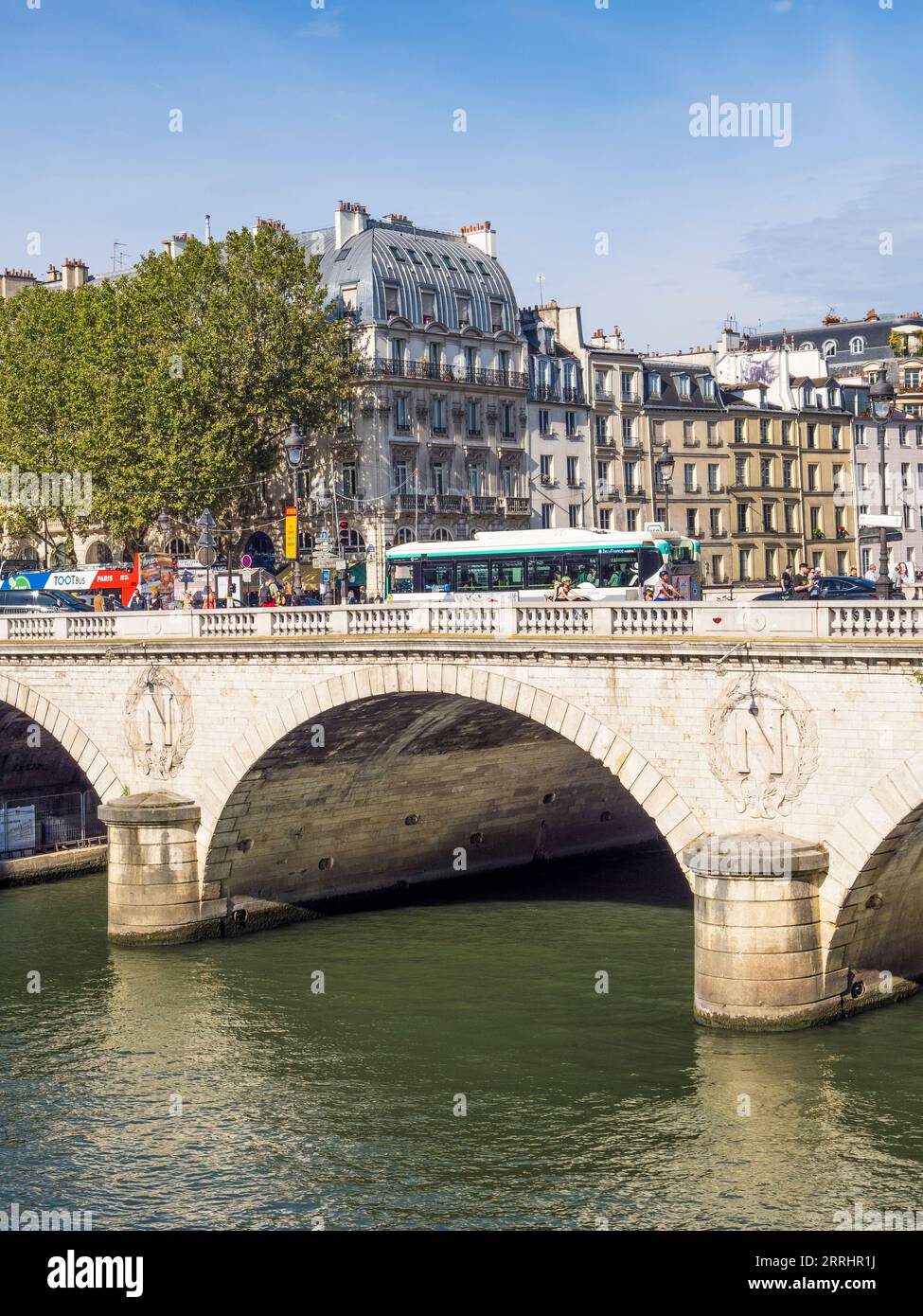 Paris by the pont saint michel Banque de photographies et d’images à ...