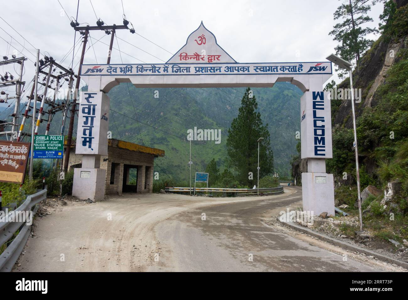 Passerelle kinnaur Banque de photographies et d’images à haute ...