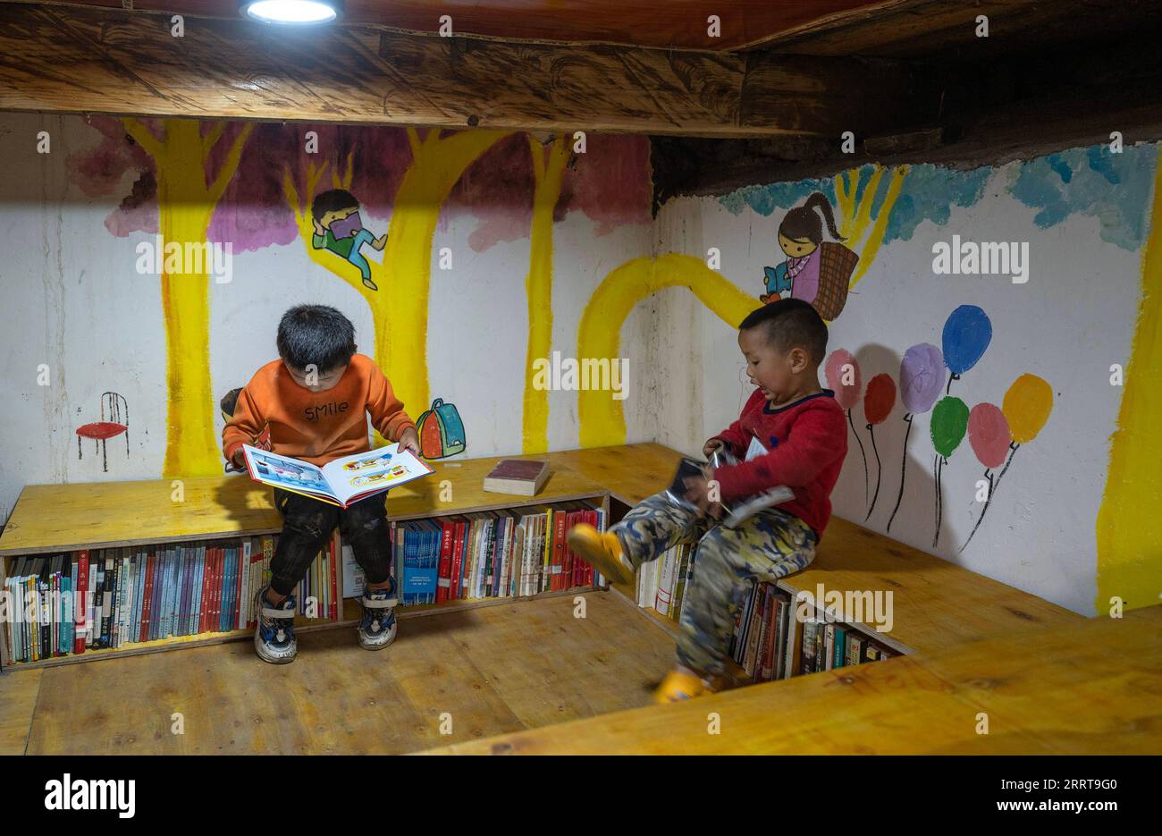 Lisu children Banque de photographies et d’images à haute résolution ...