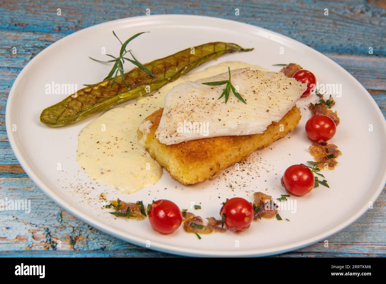 RECETTE DE POISSON, POISSON DE MER SAINT-PIERRE, FILET ACCOMPAGNÉ DE ...