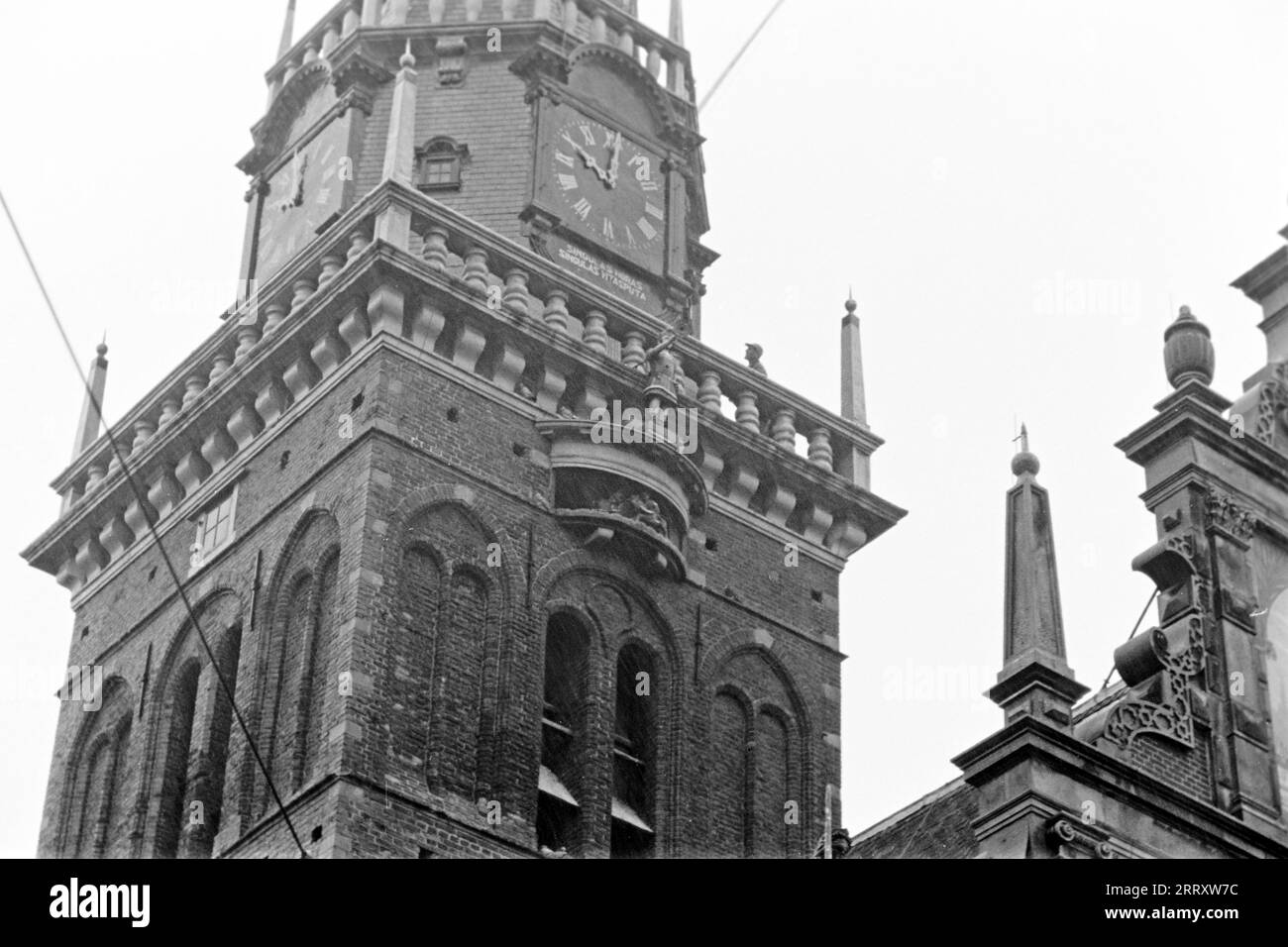 Glockenspiel dans la tour Banque d'images noir et blanc - Alamy