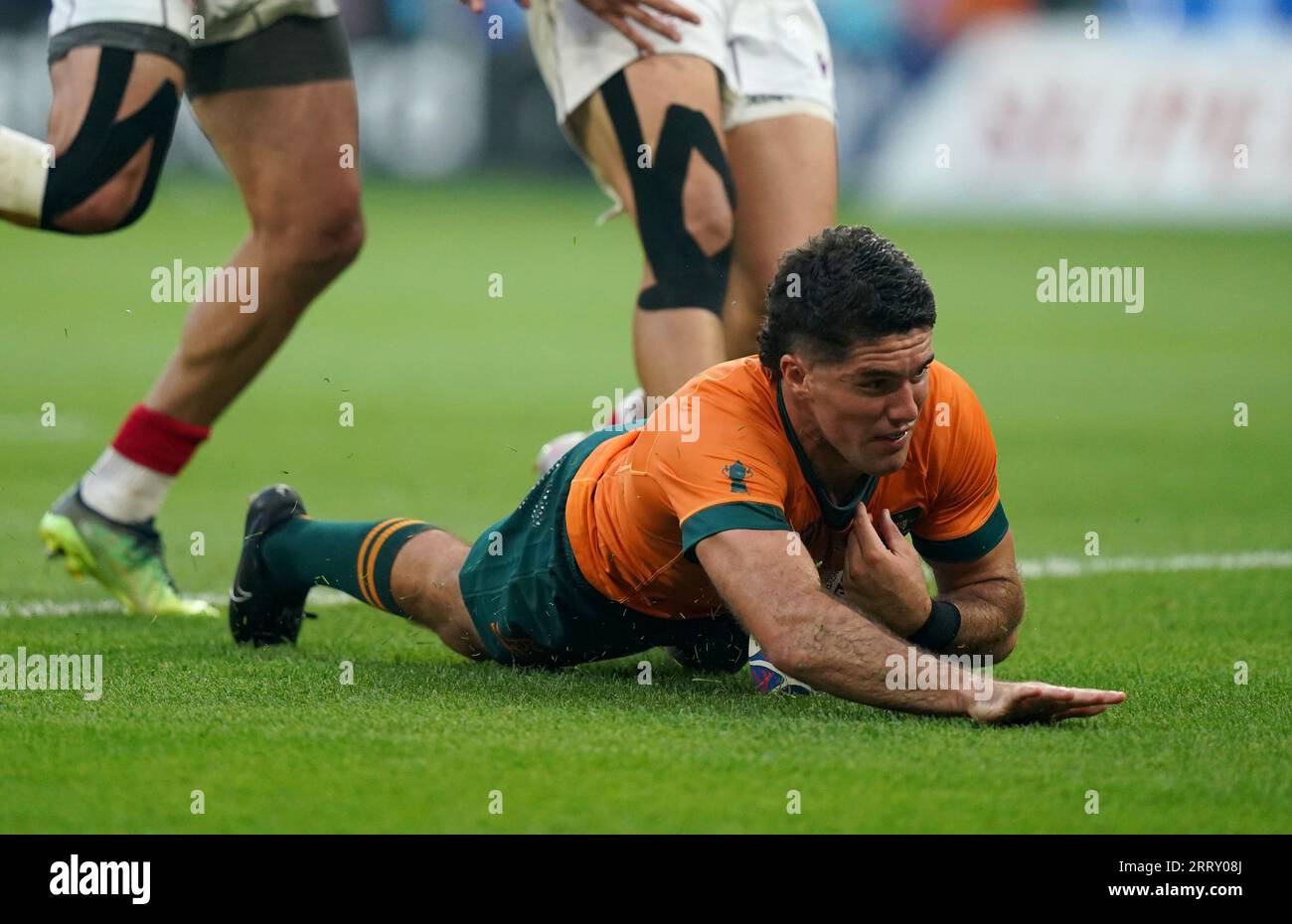 L'australien Ben Donaldson marque un essai lors du match de la coupe du ...