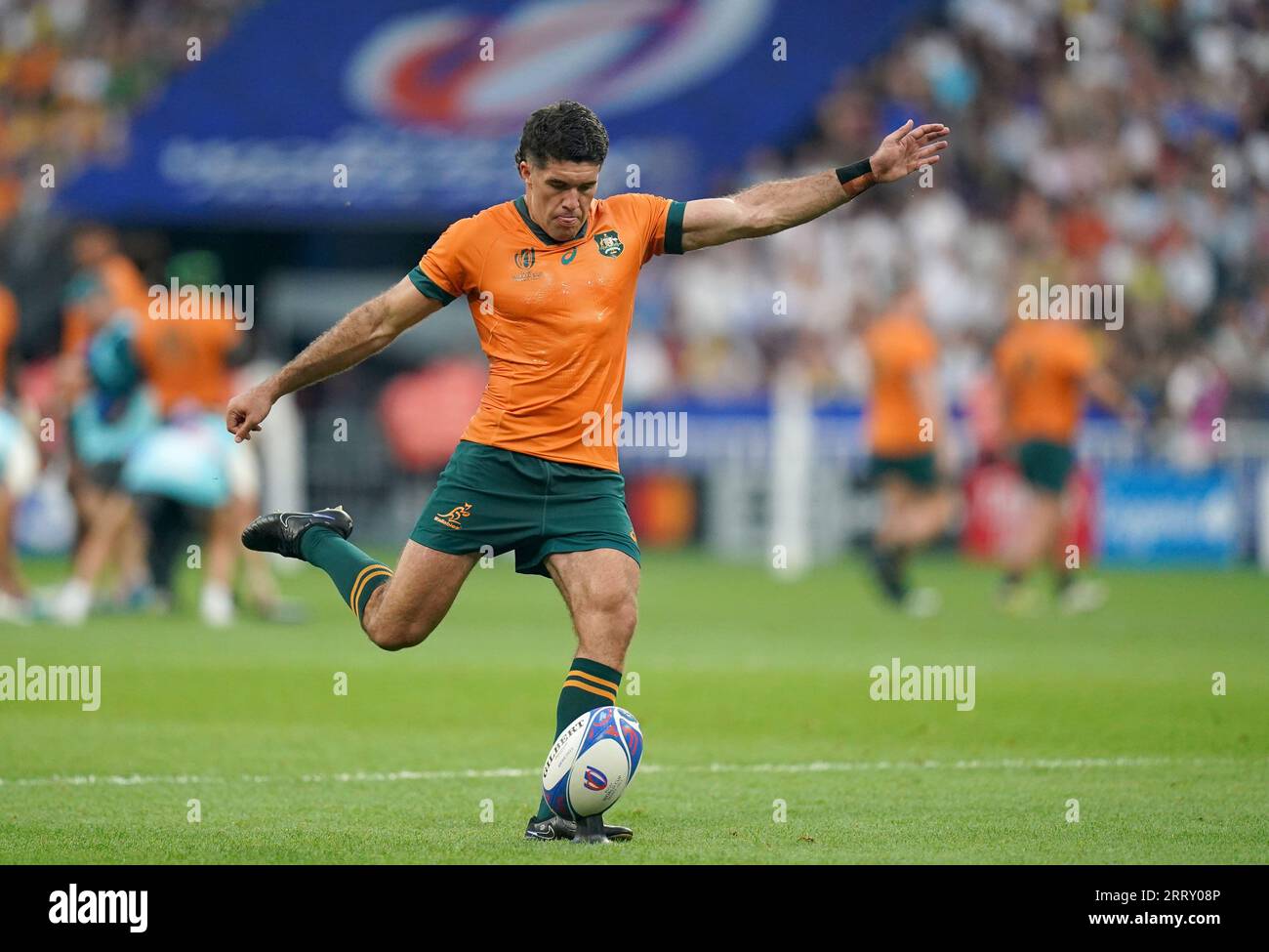 L'australien Ben Donaldson lance une conversion lors du match de la ...