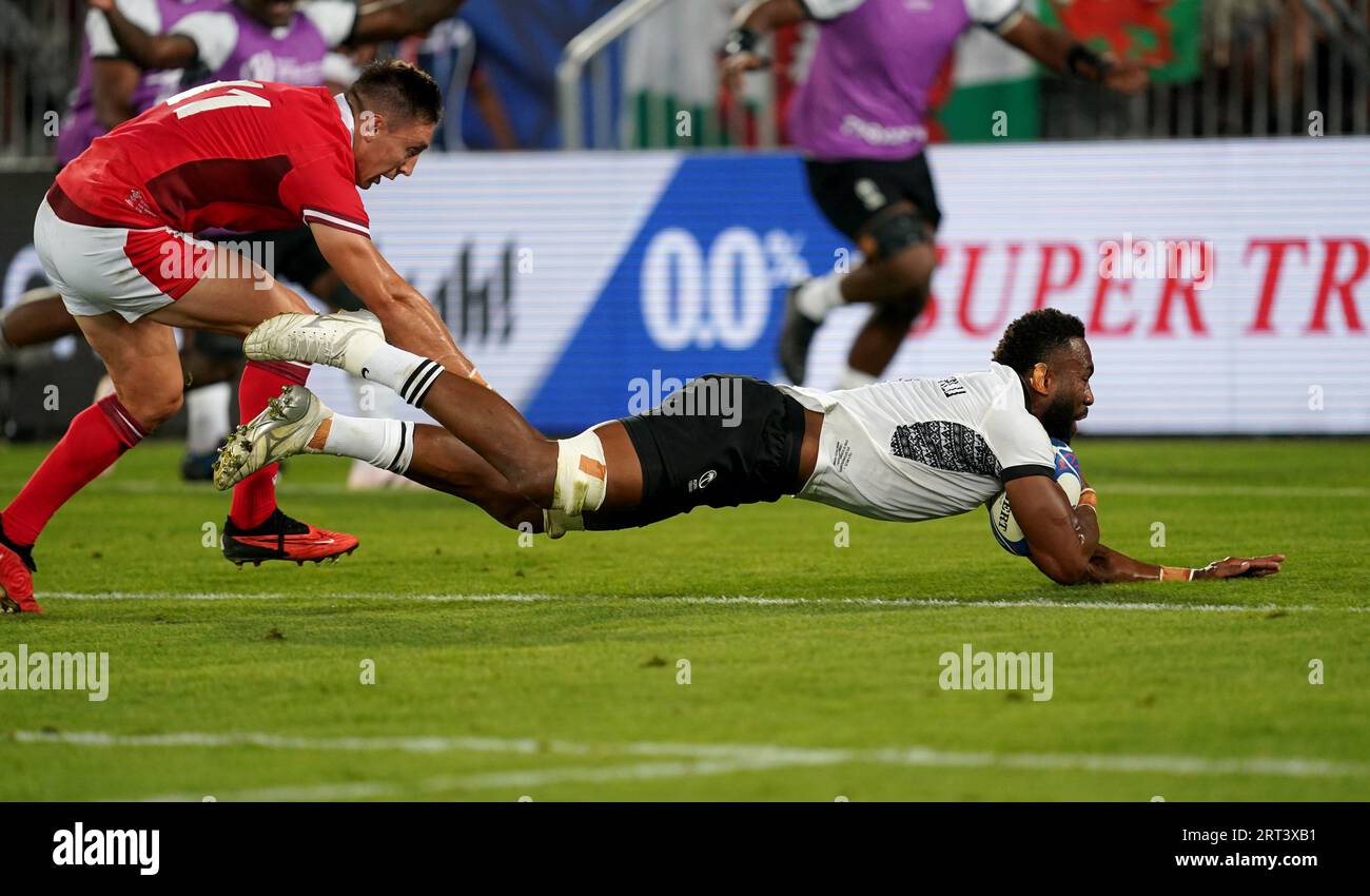 La Fiji Lekima Tagitagivalu marque son deuxième essai lors du match de ...