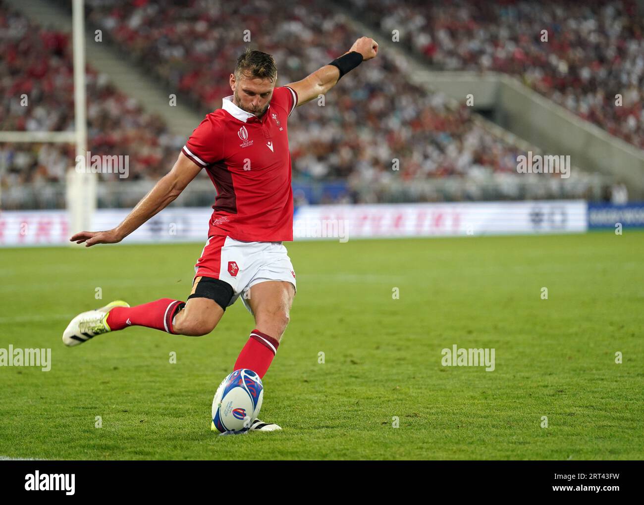 DaN Biggar du pays de Galles se convertit lors du match de la coupe du ...
