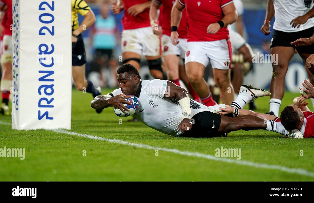 Josua Tuisova des Fidji marque le troisième essai de leur équipe lors du match de la coupe du ...