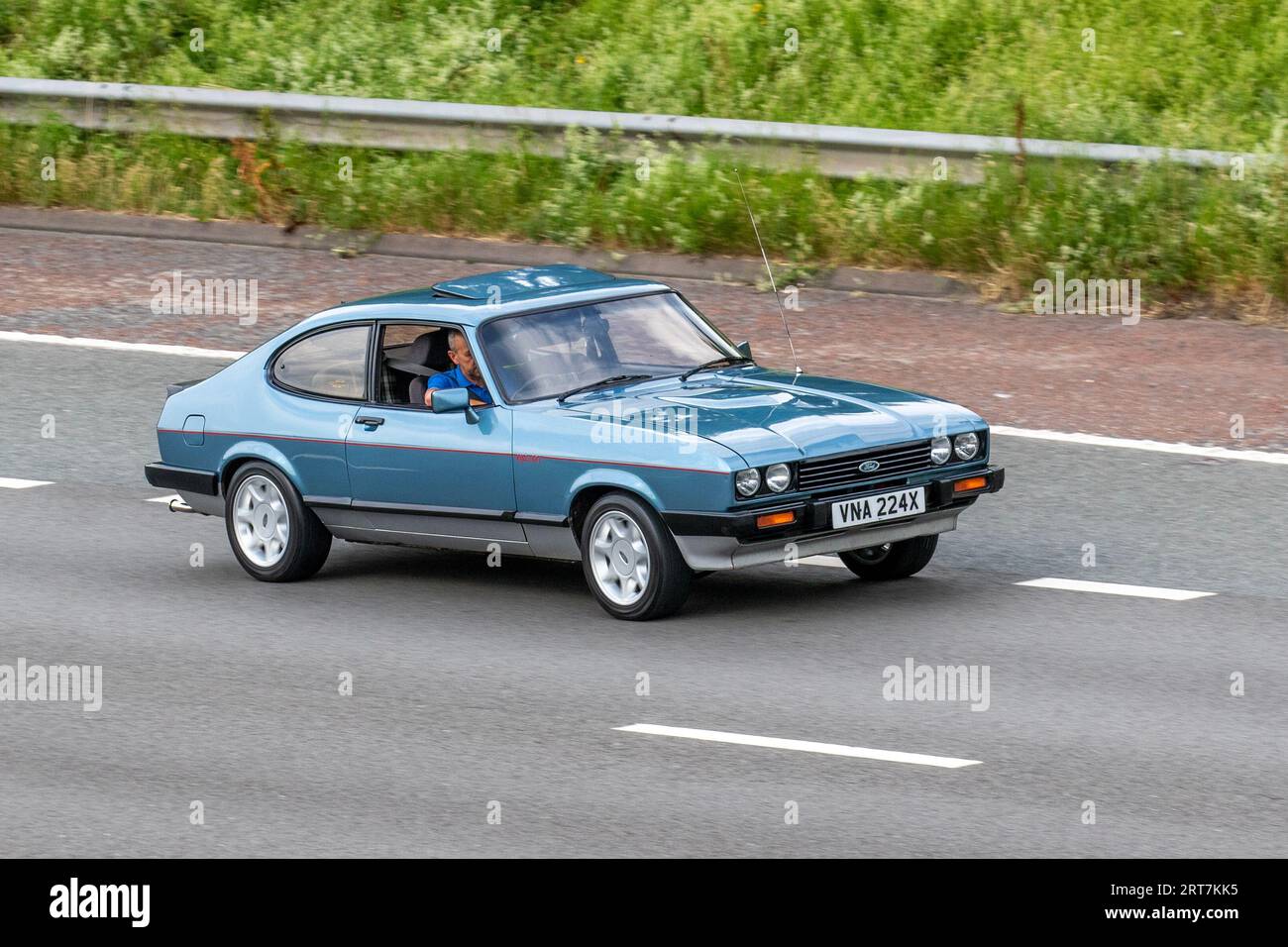Années 1981 80 années 80 British Ford Capri injection V6 Blue Hatchback ...