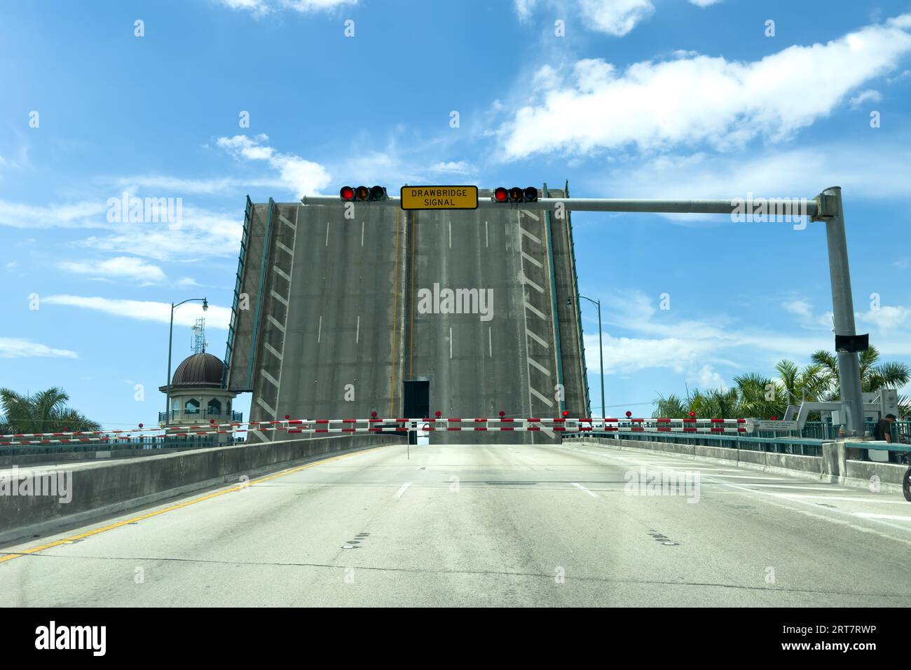 Miami, Floride - 25 août 2023 : signal de pont ouvert et de pont-levis ...