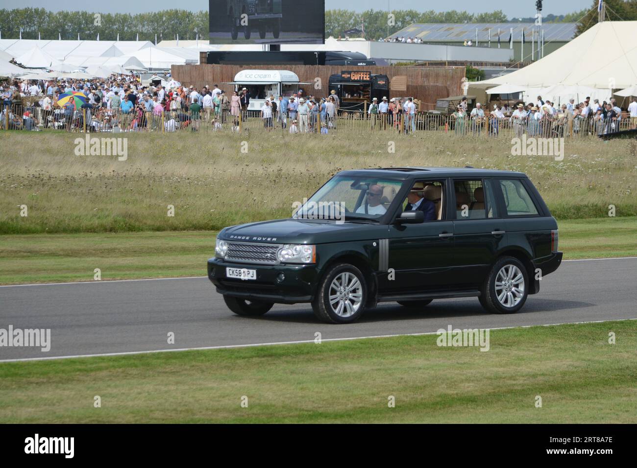 Queen elizabeth range rover Banque de photographies et d’images à haute ...