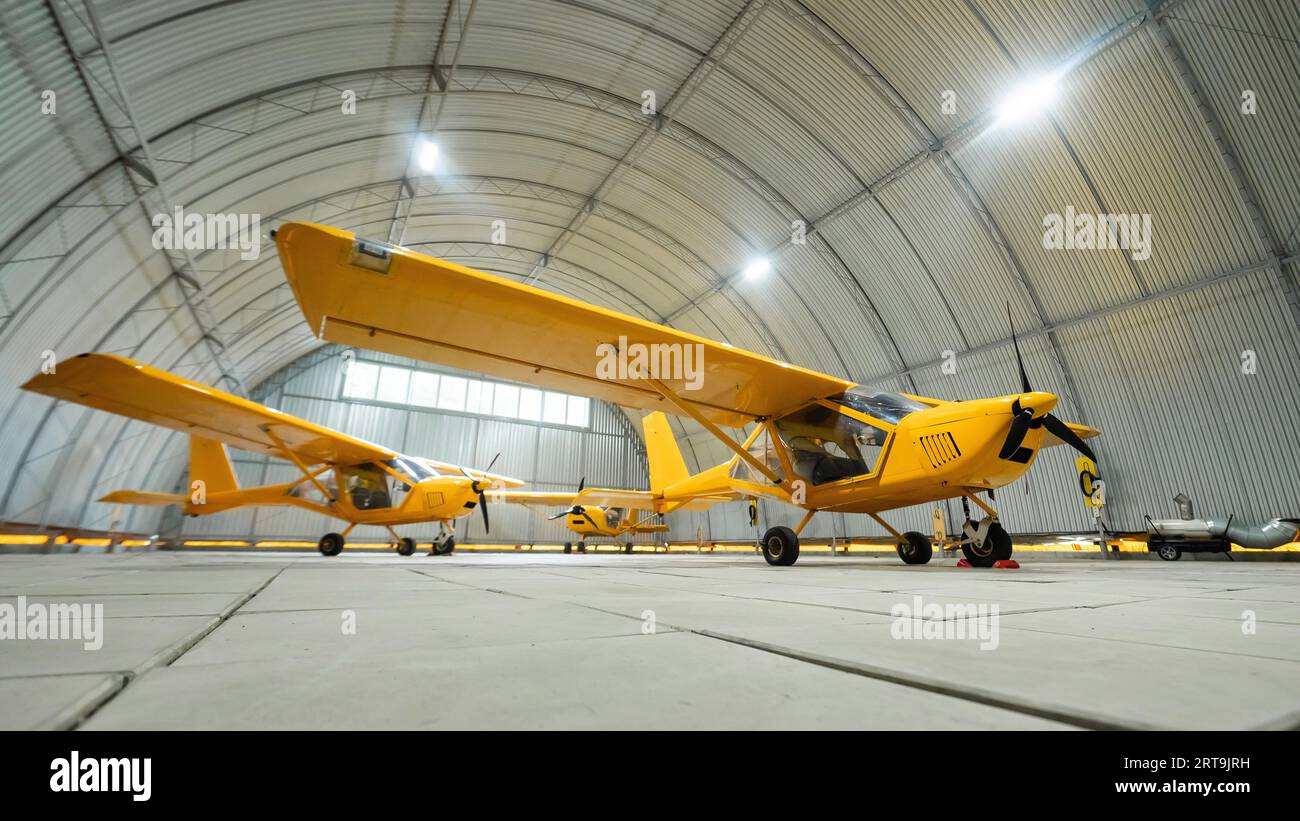 Glider hangar Banque de photographies et d’images à haute résolution - Alamy