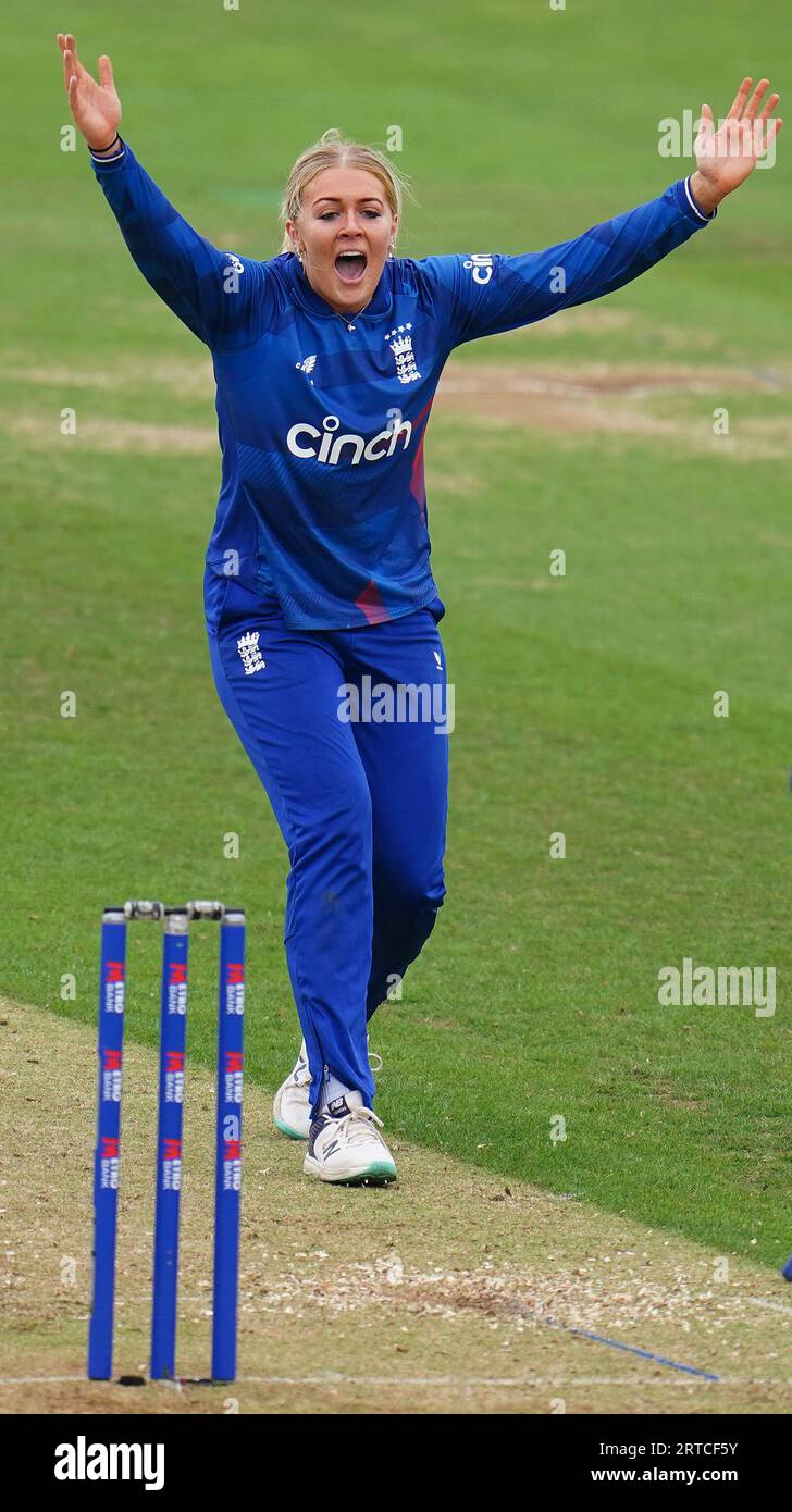 Sarah Glenn célèbre le piégeage de la batteuse sri lankaise Oshadi ...