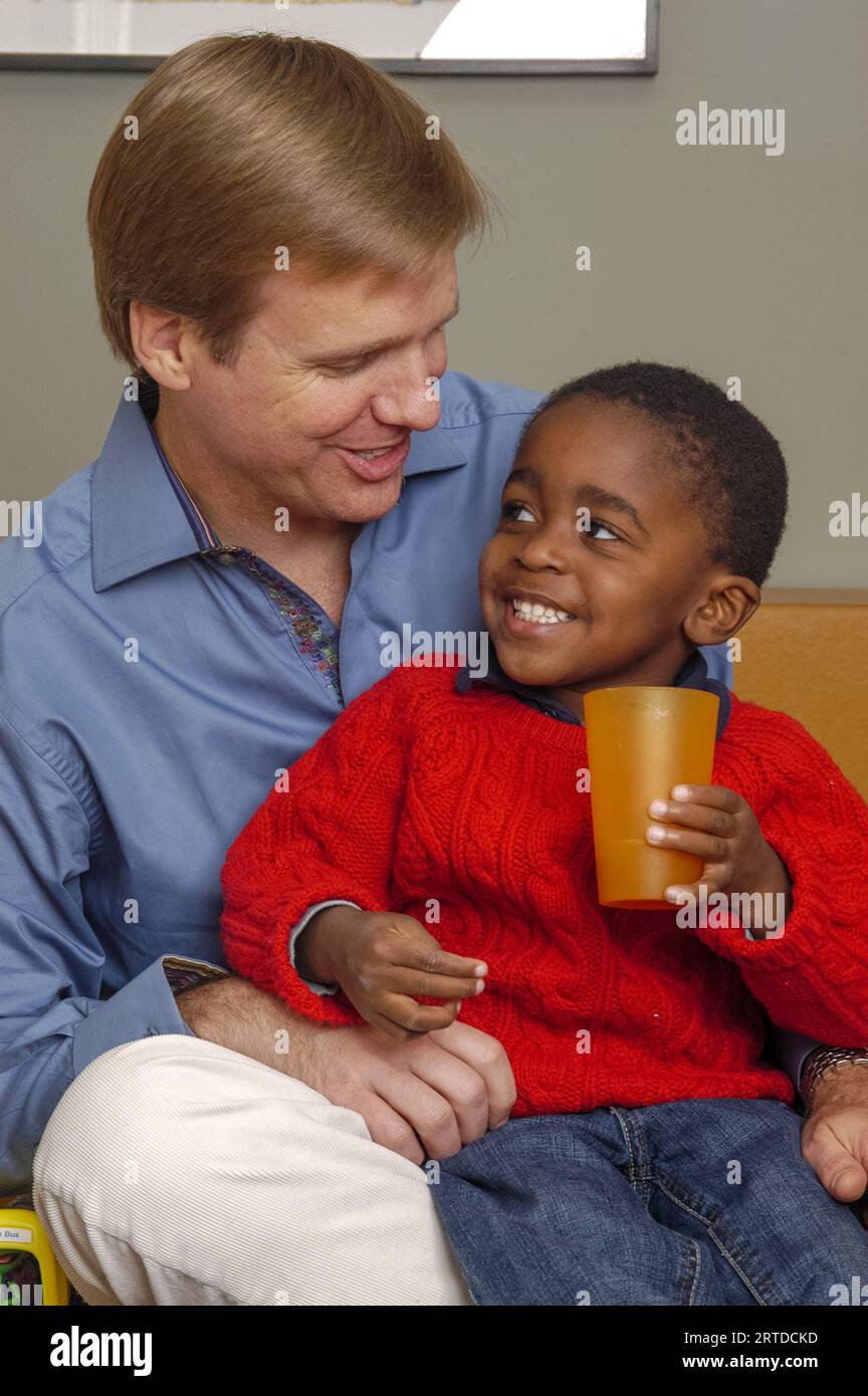 Gay boys pour enfants Banque de photographies et d’images à haute ...