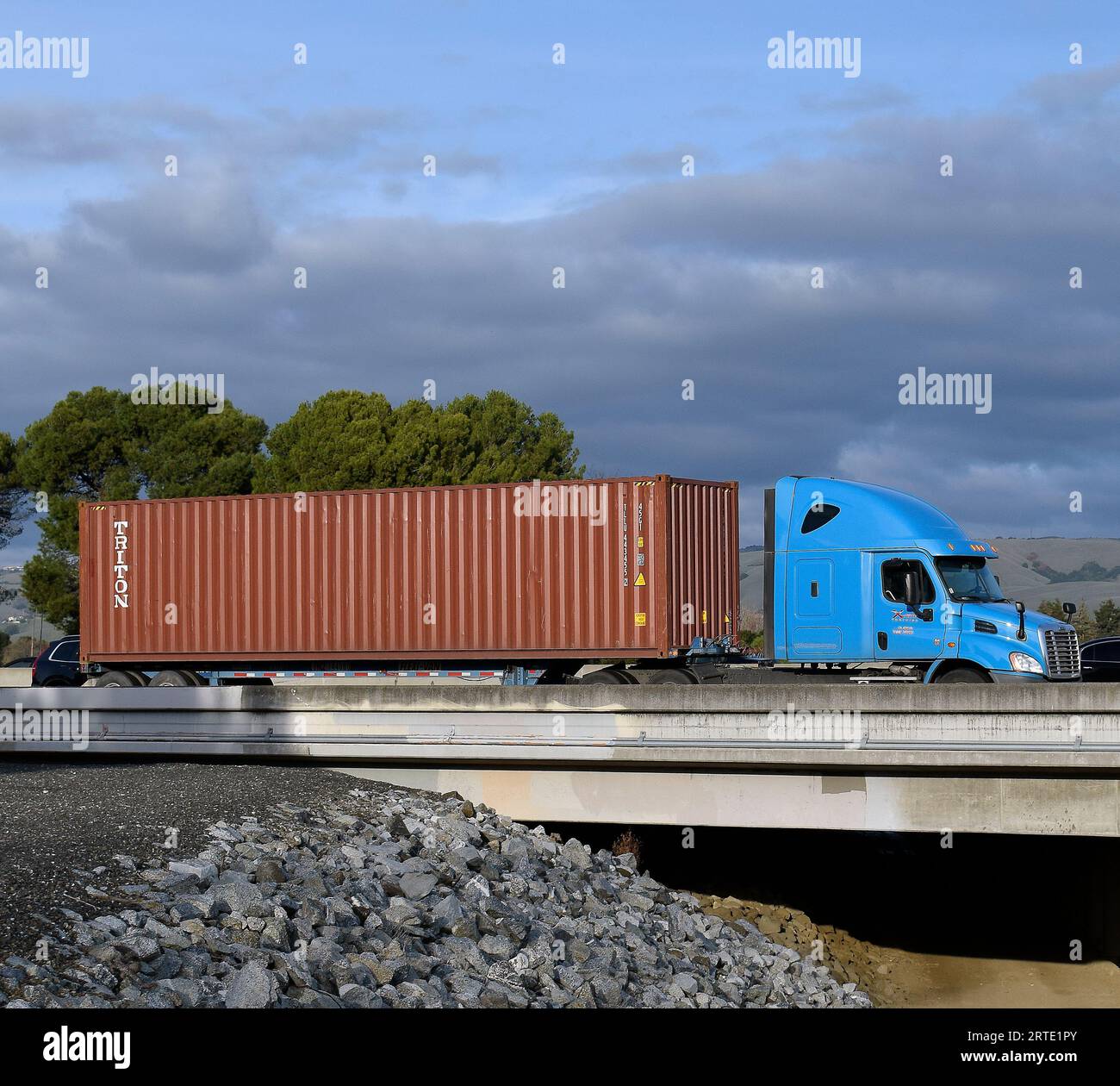 Container tractor trailer truck Banque de photographies et d’images à ...