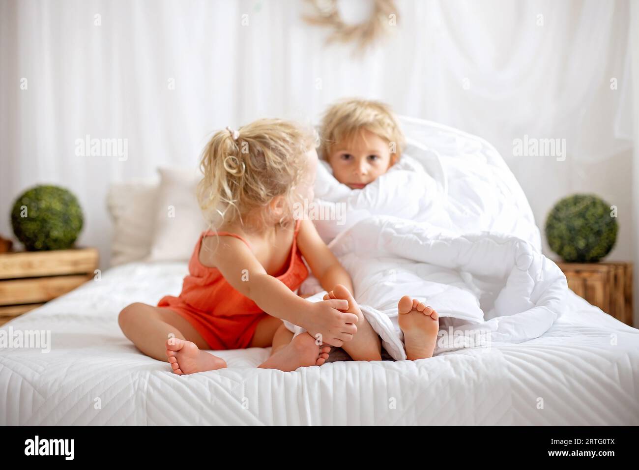 Chatouille pied fille Banque de photographies et d’images à haute ...