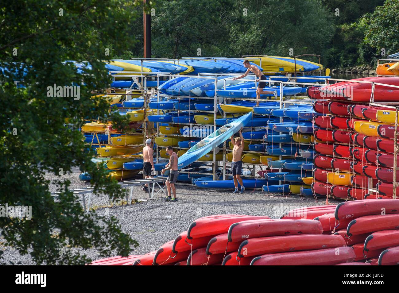 Point de départ pour le kayak à Houyet. Départ du voyage pour les ...