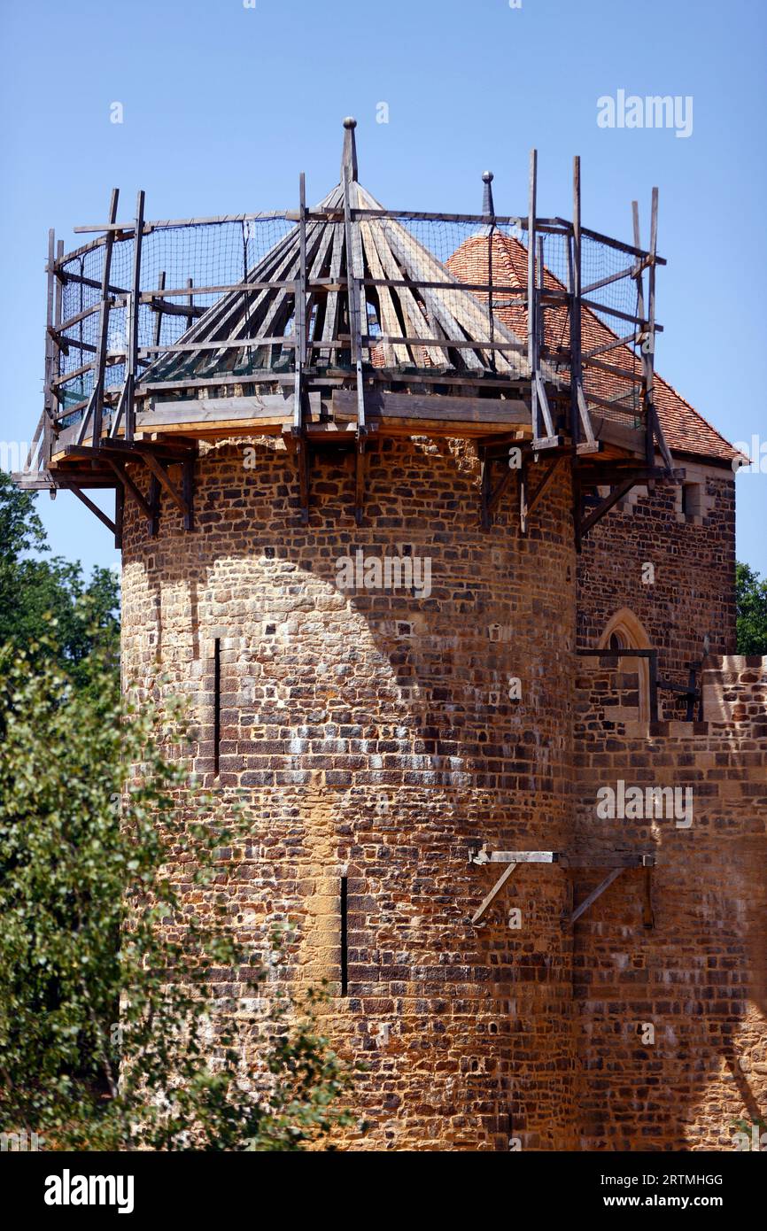 Château de Guedelon, site médiéval. Construction d'un château, en ...