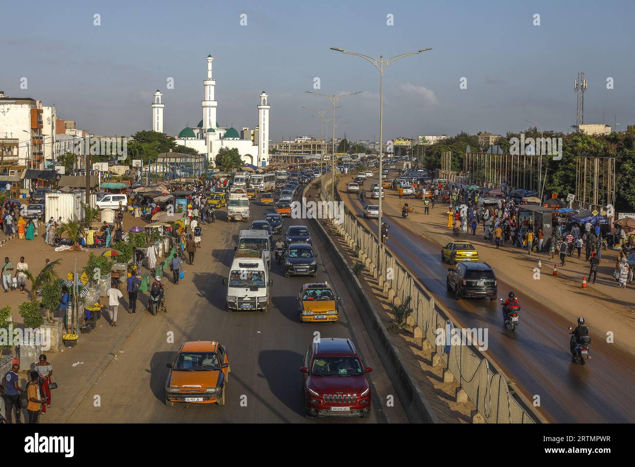 Senegal traffic road Banque de photographies et d’images à haute ...