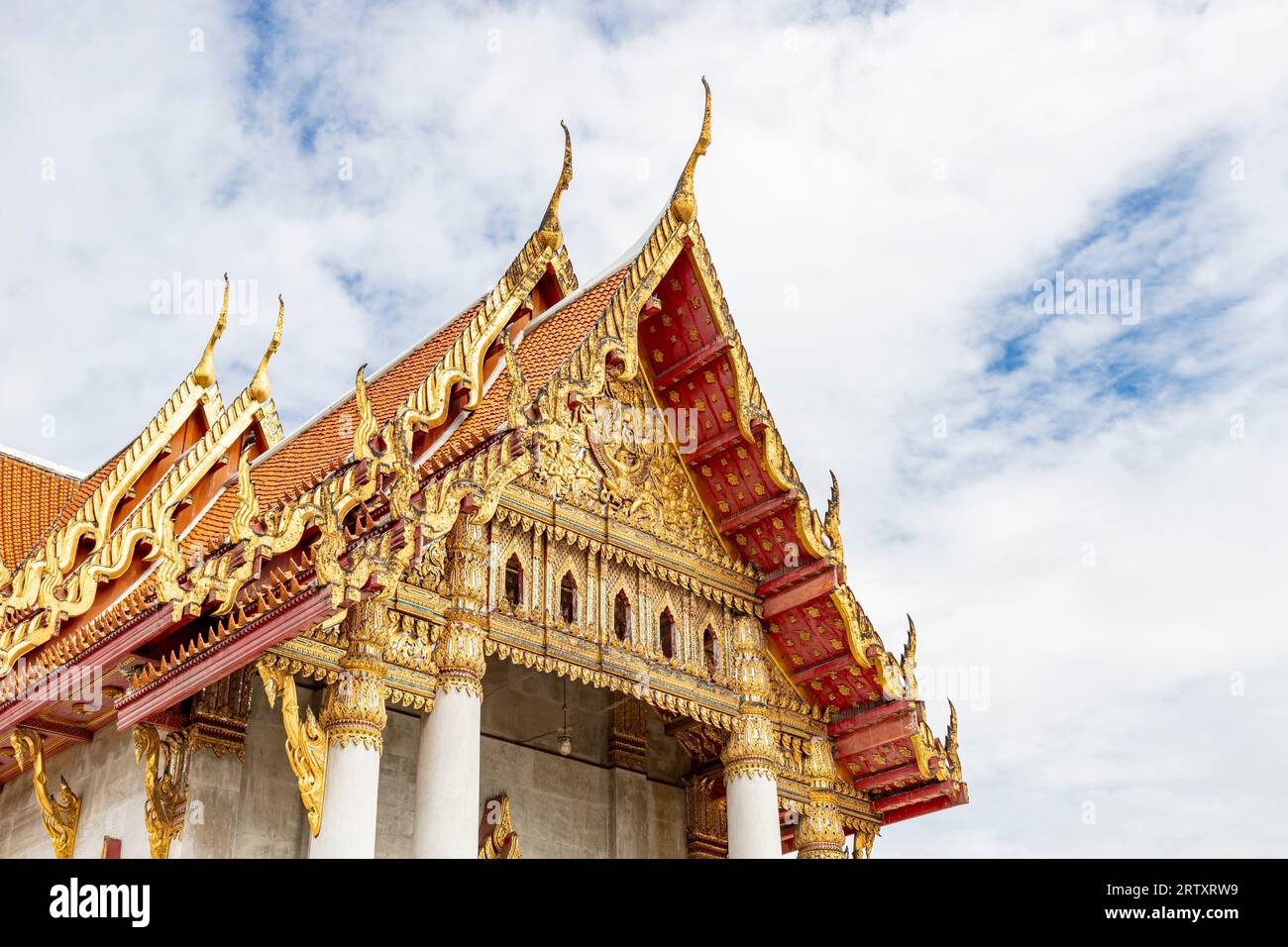 Le toit du temple en marbre ou Wat Benchamabophit Dusitwanaram, Bangkok ...