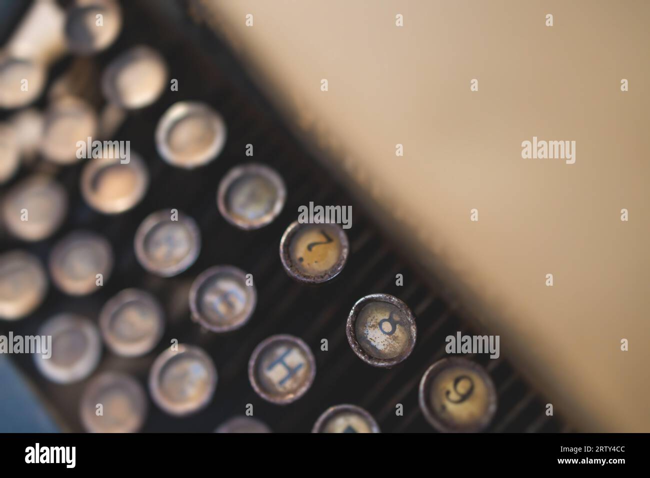 Machine à écrire vintage avec clavier de caractères de l'alphabet ...