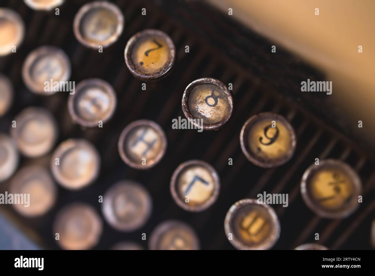 Machine à écrire vintage avec clavier de caractères de l'alphabet ...