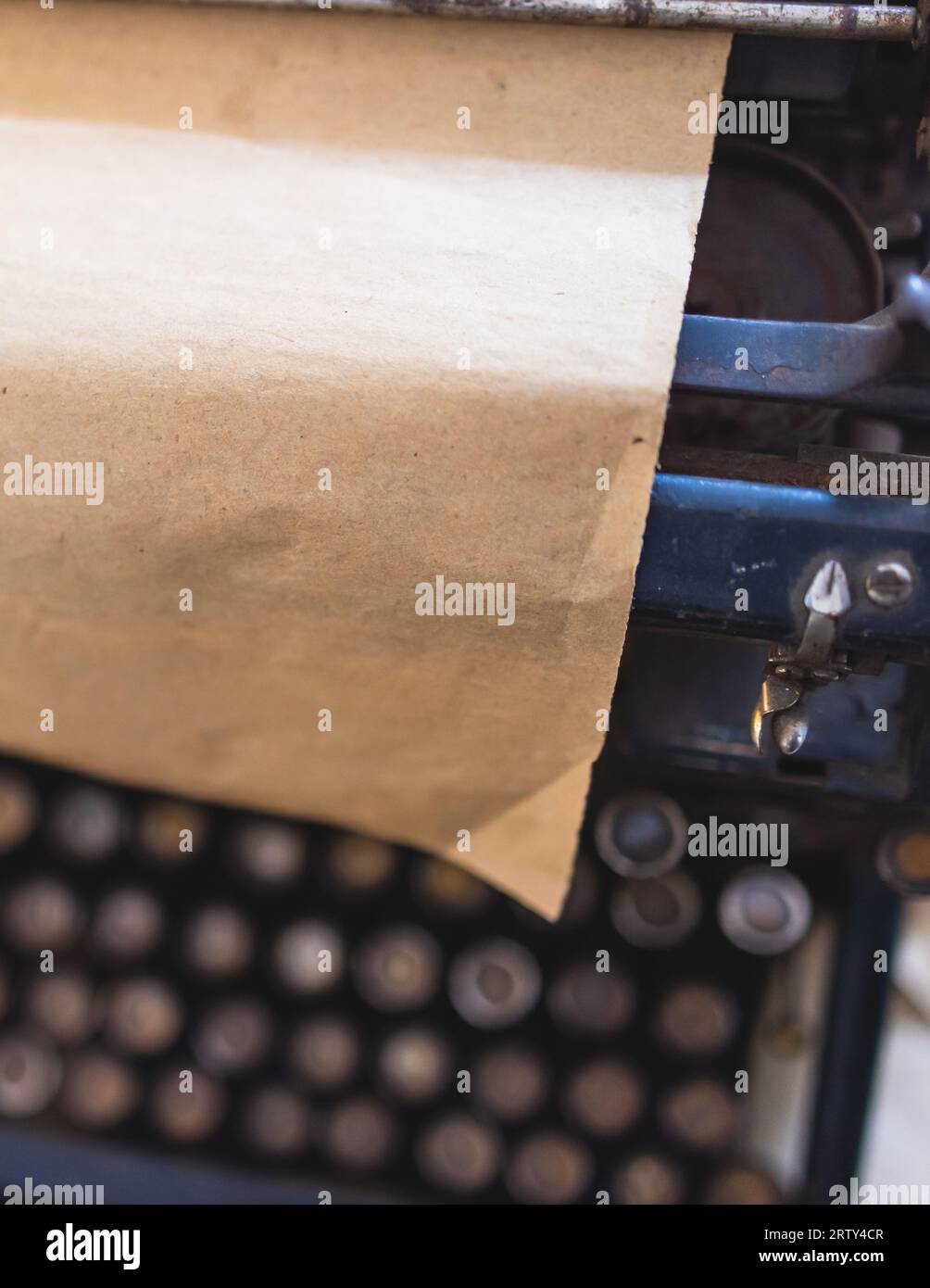 Machine à écrire vintage avec clavier de caractères de l'alphabet ...