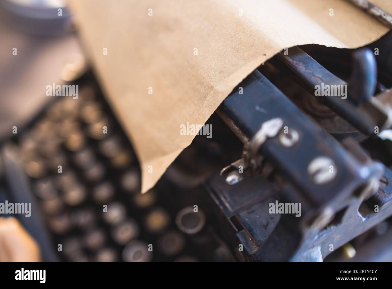 Machine à écrire vintage avec clavier de caractères de l'alphabet ...