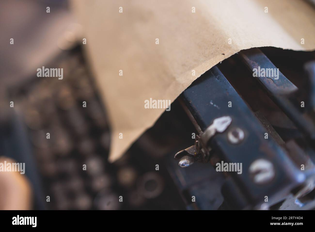 Machine à écrire vintage avec clavier de caractères de l'alphabet ...
