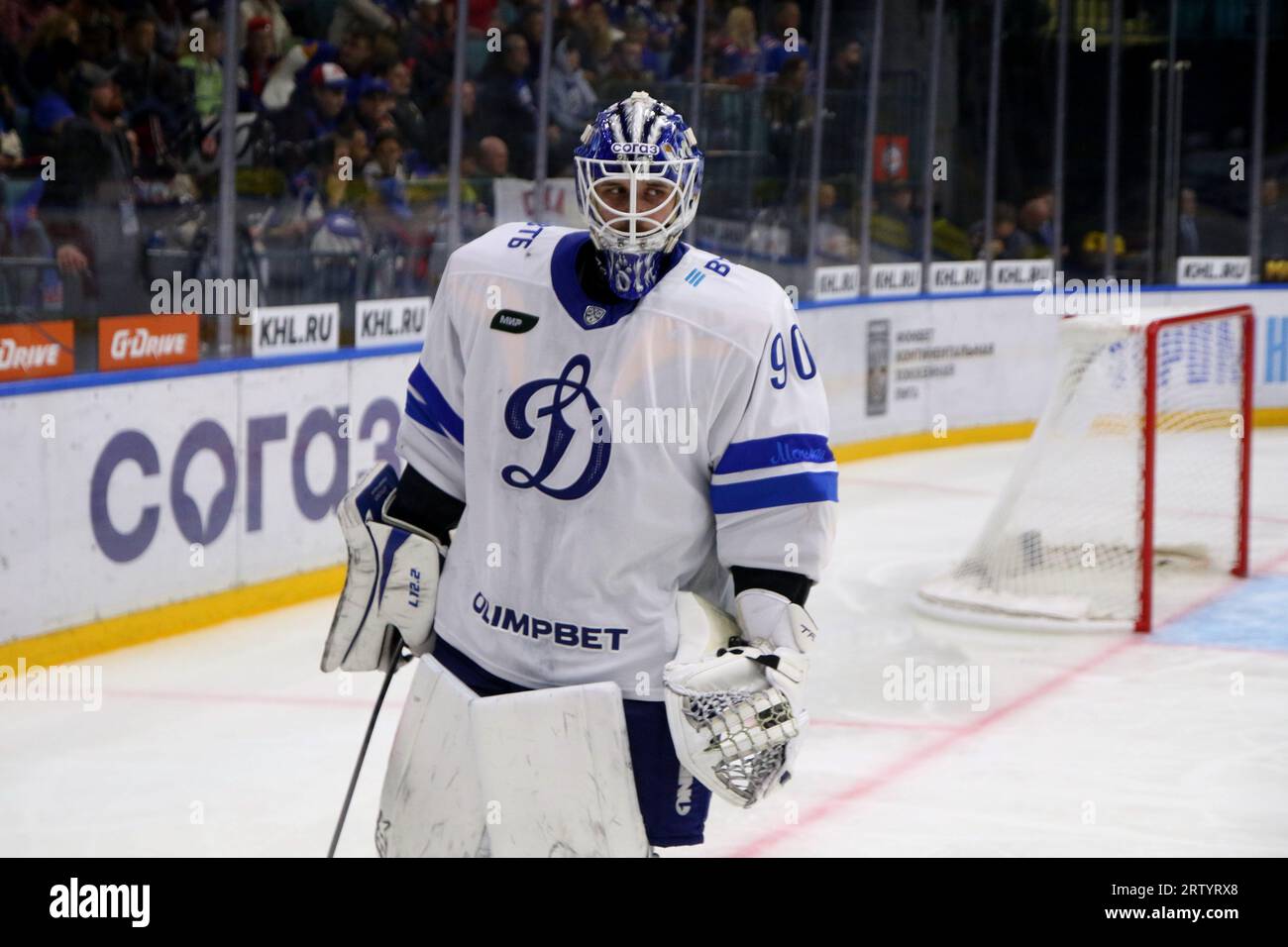 Joueur du Dynamo Hockey Club, Konstantin Volkov (90) vu en action ...