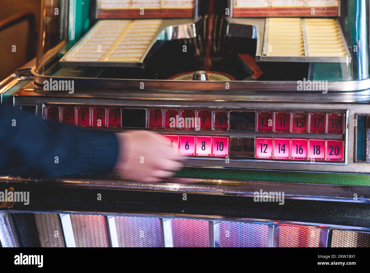 Juke-box de musique américaine vintage avec boutons illuminés ...