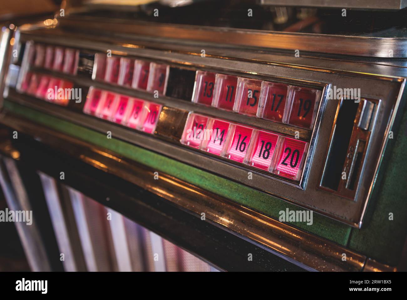 Juke-box de musique américaine vintage avec boutons illuminés ...
