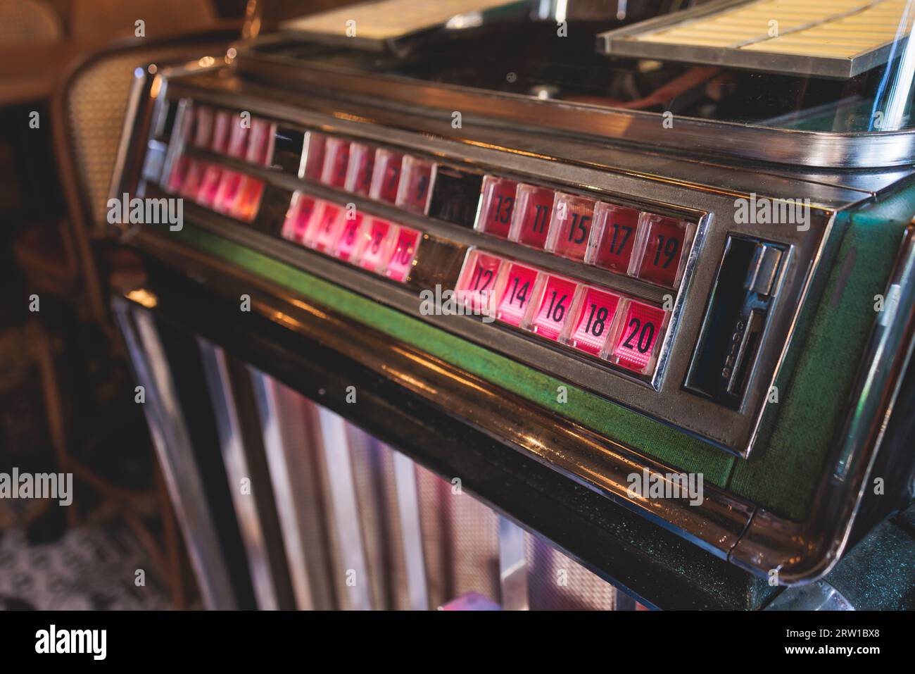 Juke-box de musique américaine vintage avec boutons illuminés ...