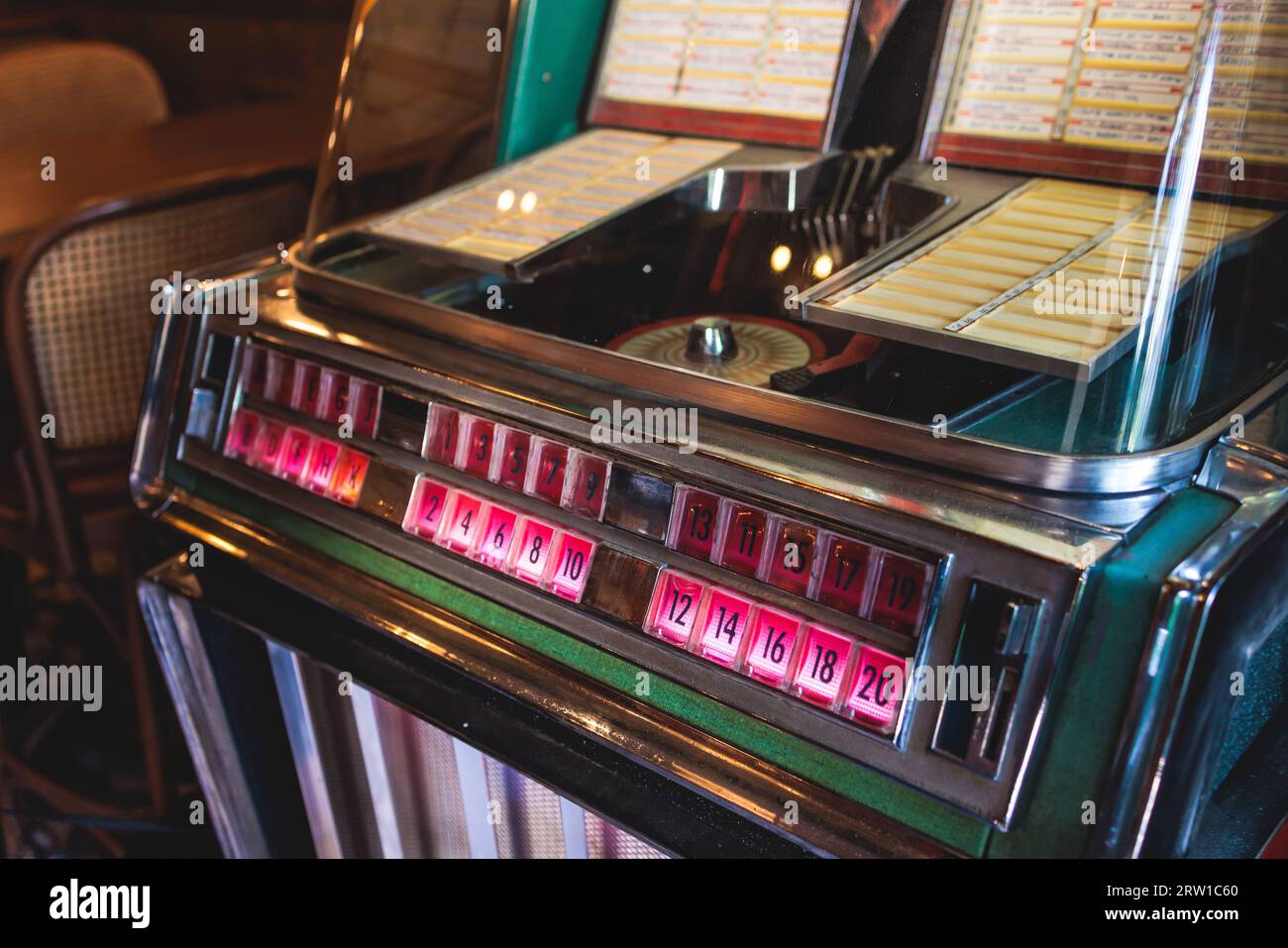 Juke-box de musique américaine vintage avec boutons illuminés ...