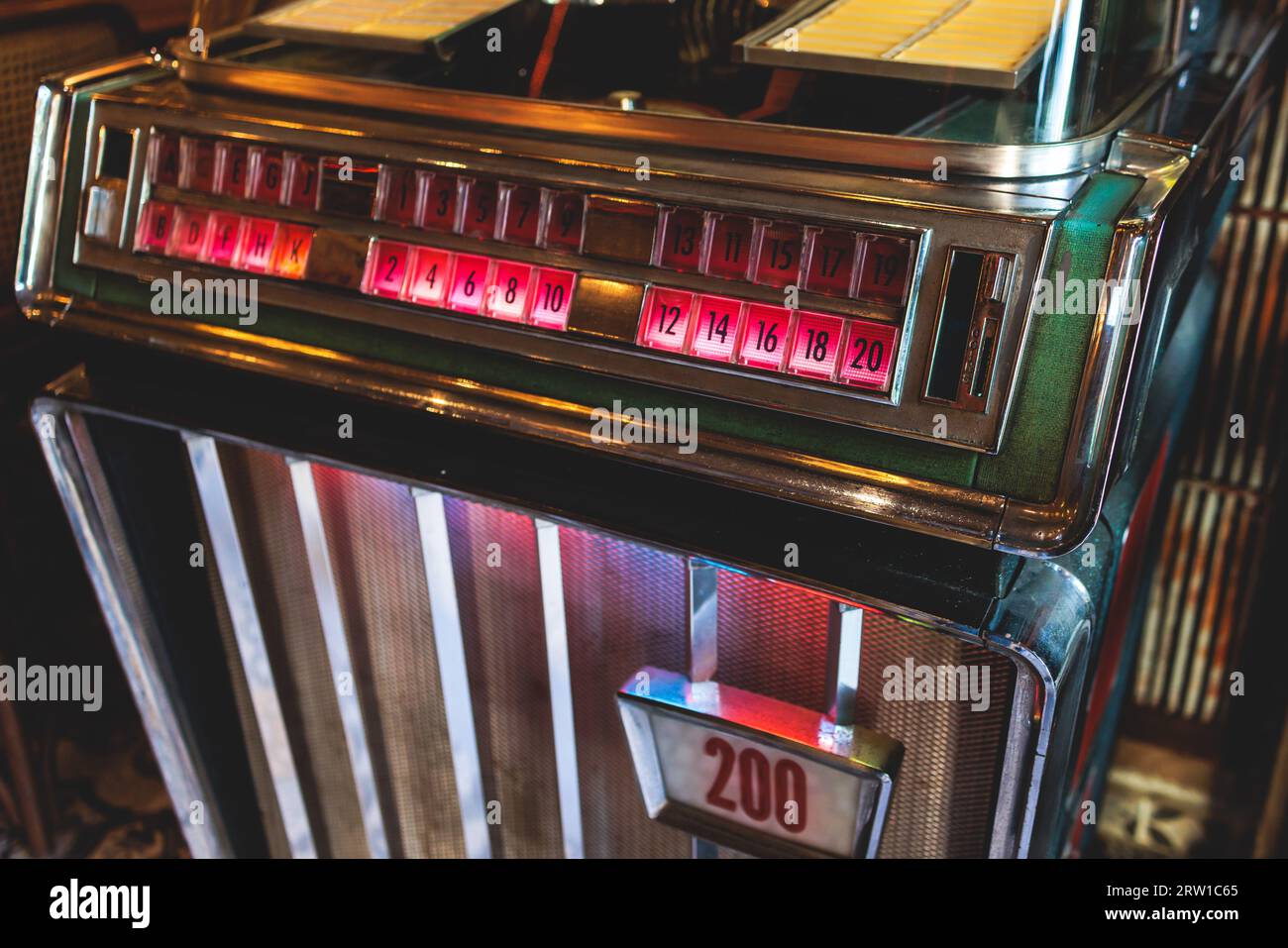 Juke-box de musique américaine vintage avec boutons illuminés ...