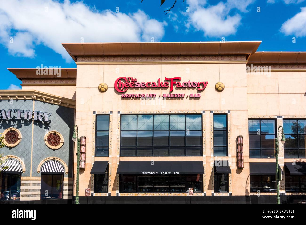 Cheesecake factory Banque de photographies et d’images à haute ...