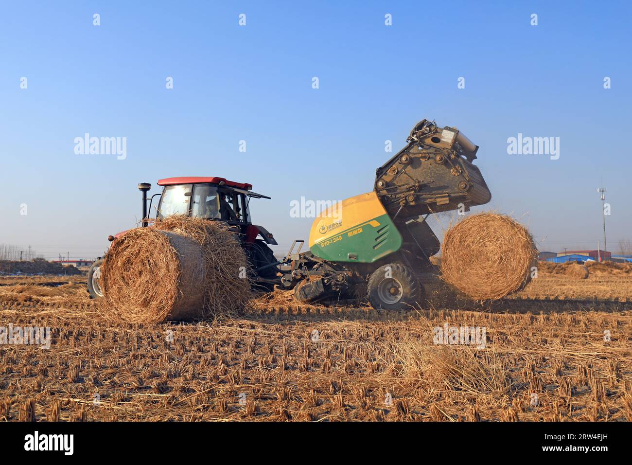 COMTÉ de LUANNAN, Chine - 25 décembre 2020 : les agriculteurs utilisent ...