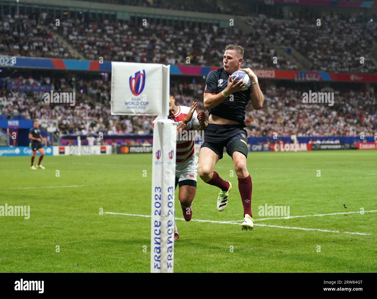 L'Anglais Freddie Steward marque le troisième essai de son équipe lors ...
