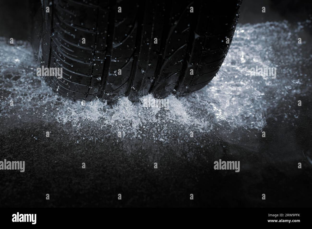 Rainure sur la route Banque de photographies et d’images à haute ...