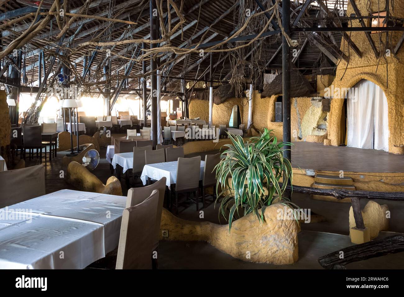 Vue de l'Hôtel le Wafou à Abidjan, Côte d'Ivoire, inspiré par la ...