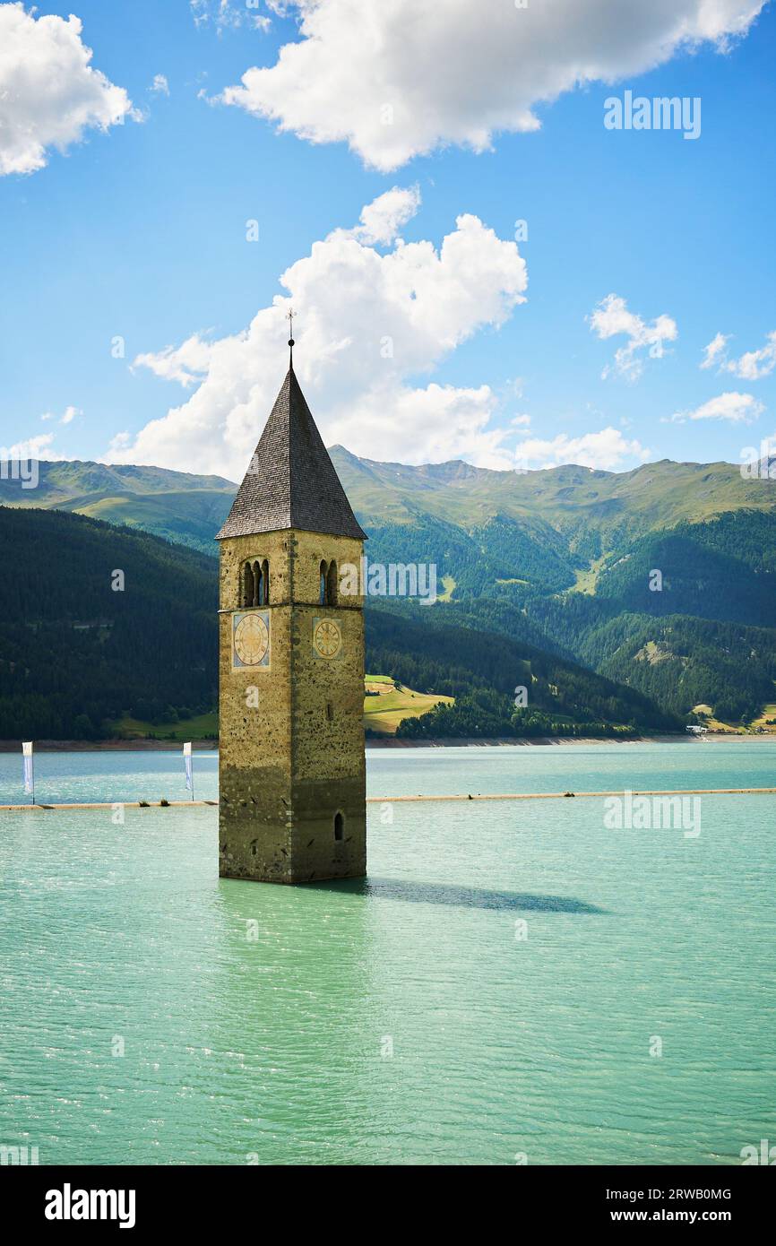 Lac resia Banque de photographies et d’images à haute résolution - Alamy