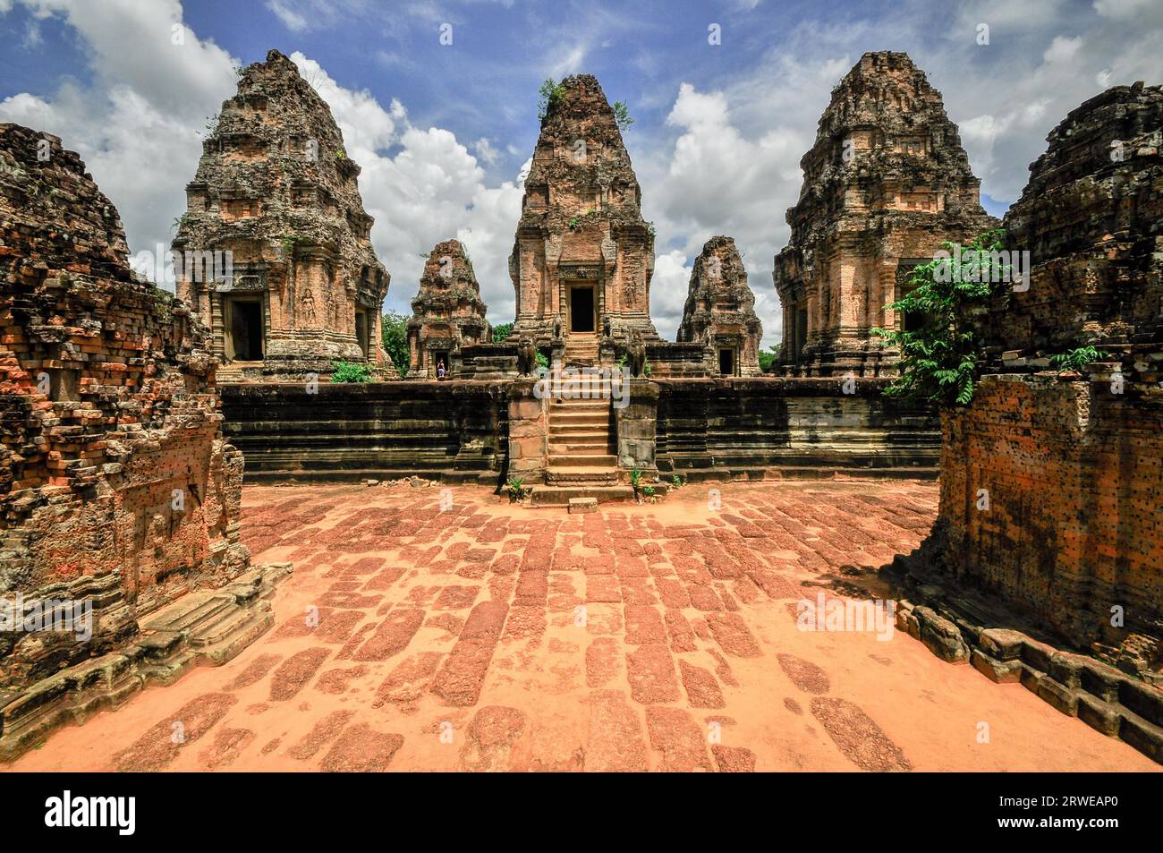 Ancien temple khmer bouddhiste dans le complexe d'angkor wat Banque de ...