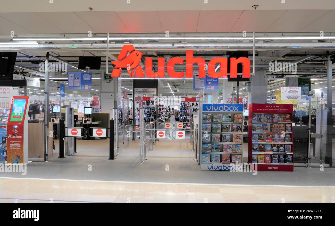 Auchan magasin Banque de photographies et d’images à haute résolution ...