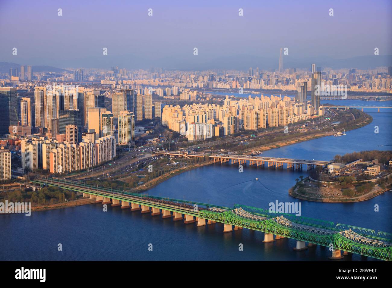 Paysage urbain de Séoul en Corée du Sud. Vue aérienne avec la rivière ...