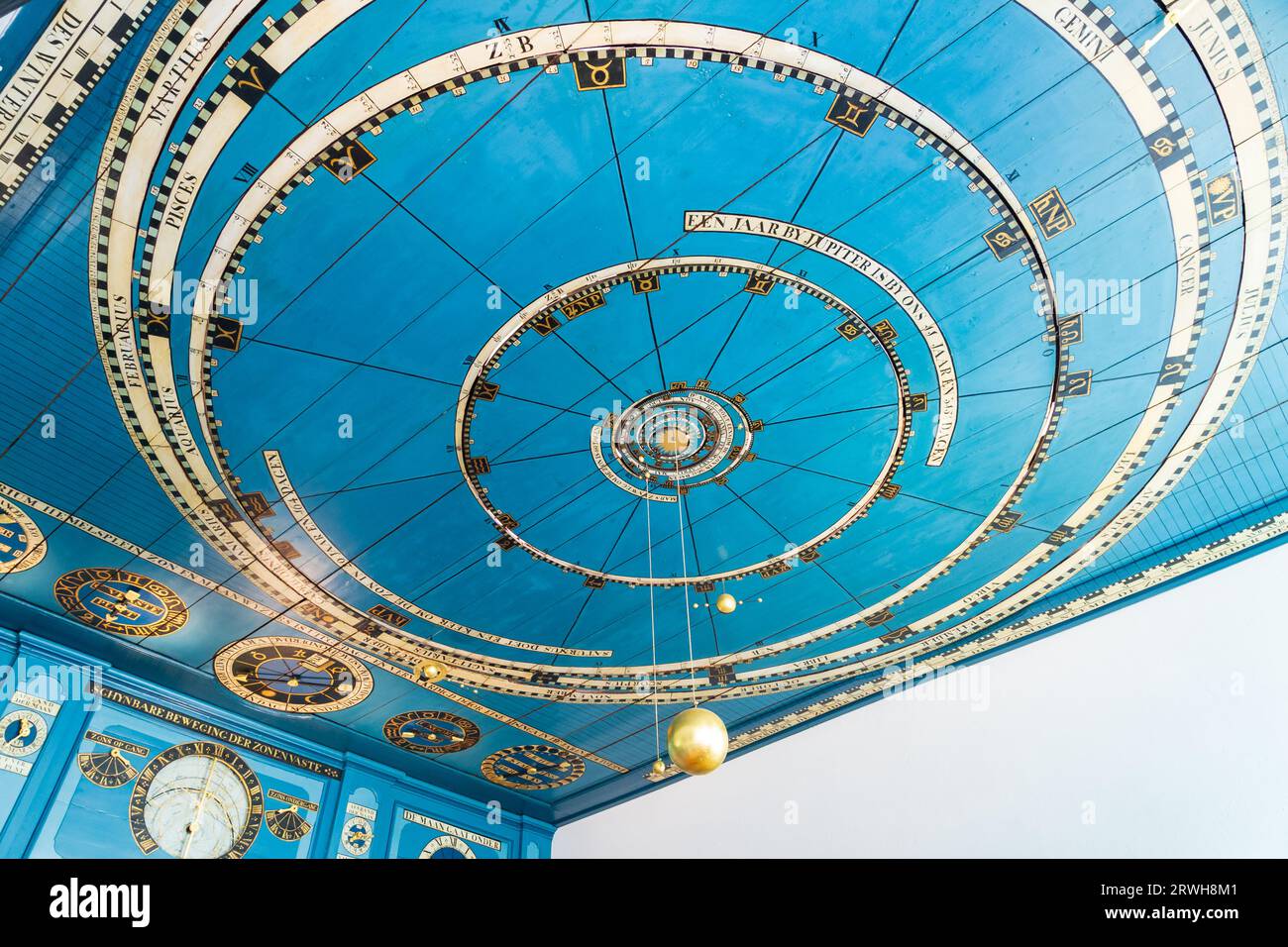 Franeker, pays-Bas - 10 juin 2017 : intérieur du planétarium Eise ...