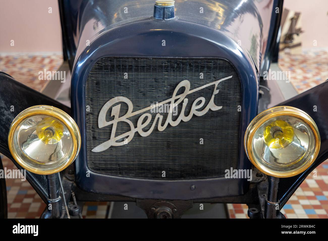 Old berliet logo Banque de photographies et d’images à haute résolution ...