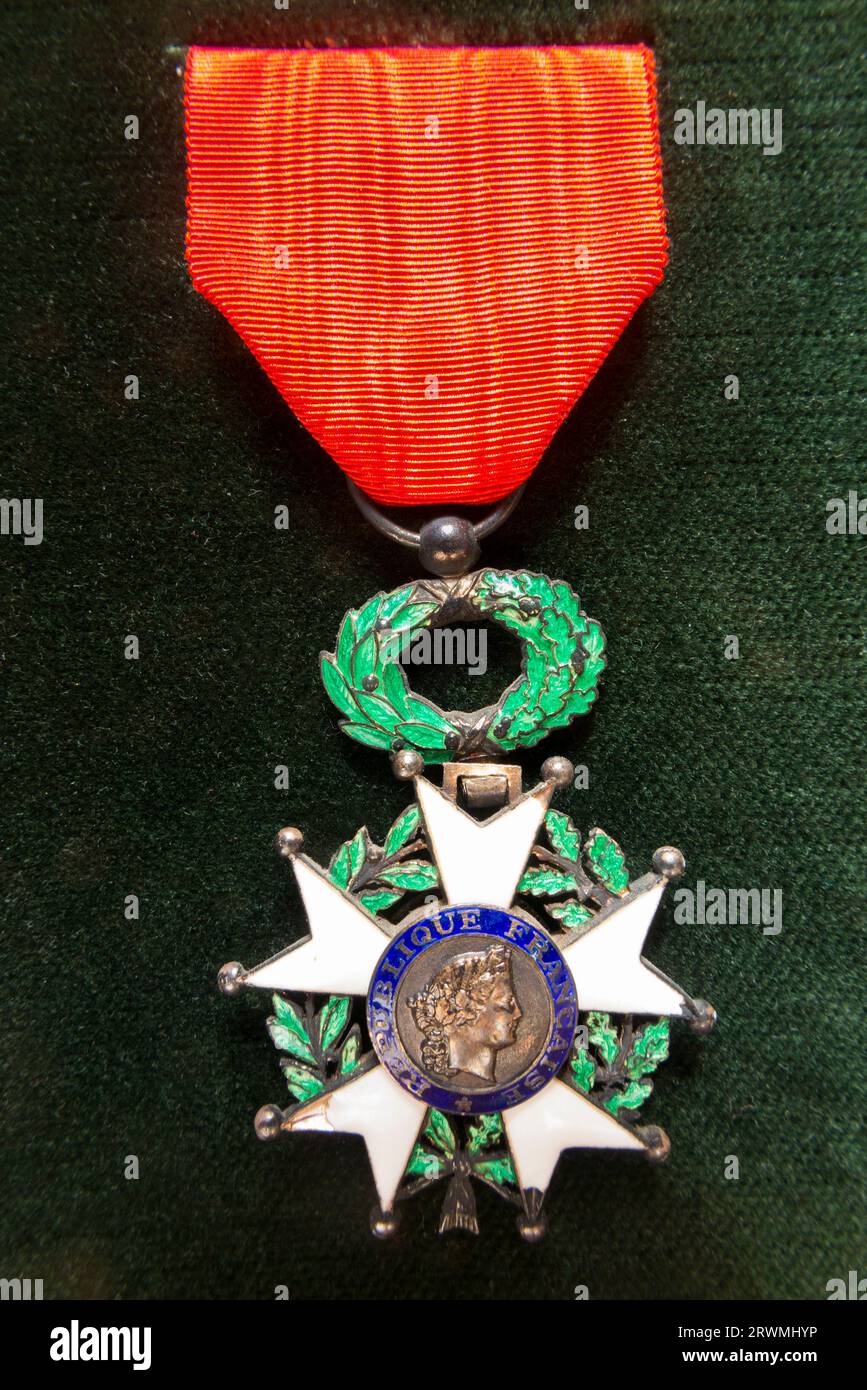 Médaille de la Légion d'honneur. En France, l'ordre national de la ...